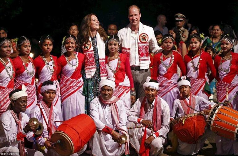 Jhumur Dance of Assam: A Rhythmic Tapestry of Tradition and Expression ...