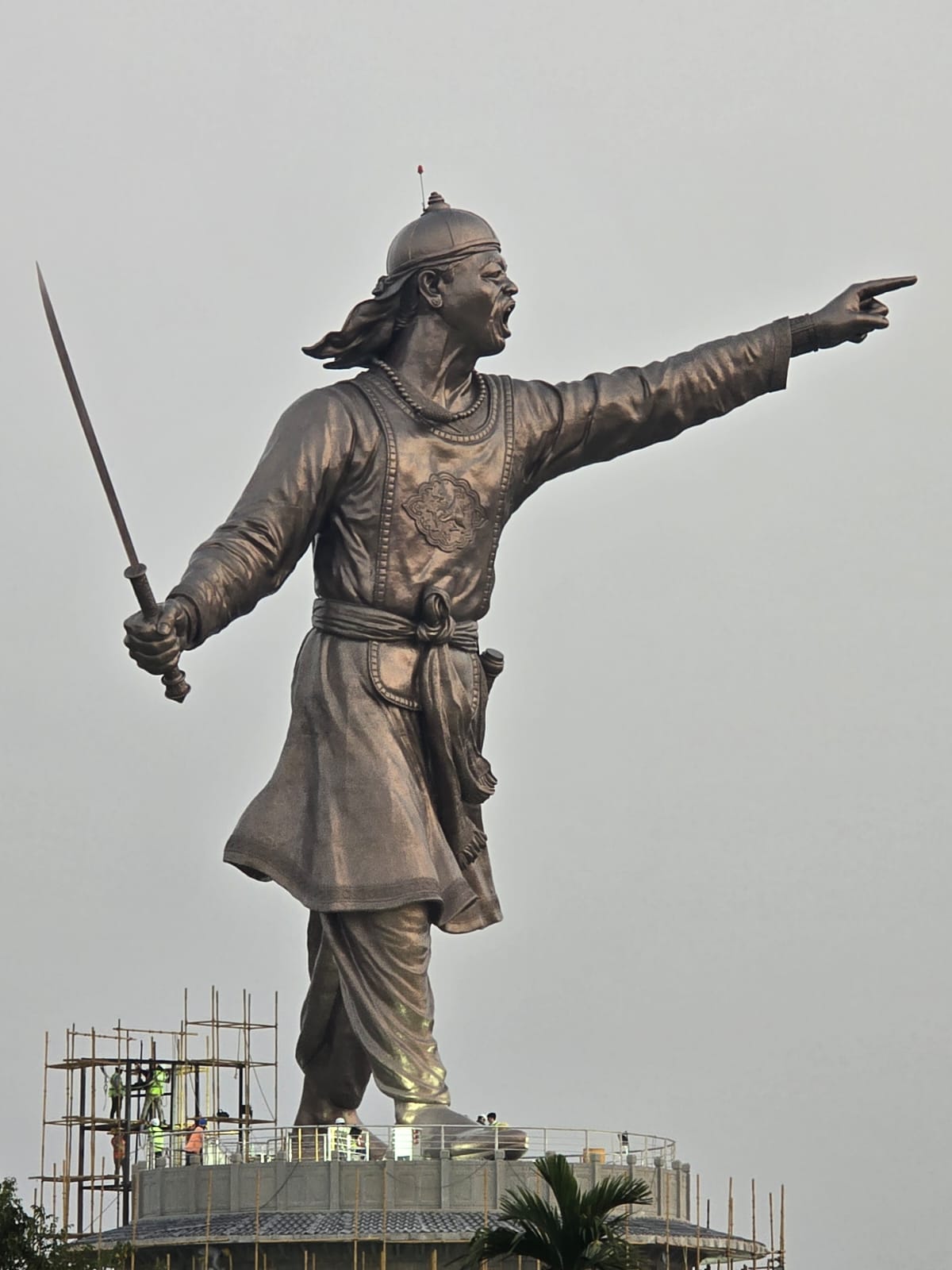 PM unveils the tallest statue of Lachit Borphukan in Jorhat Assam ...